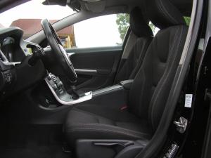 Black Volvo V60 2014 in Sigulda, with an engine capacity of 2.00 L and mileage of 219 thousand km for 7950 €, photo 21 on AUTOMOTO.COM.LV