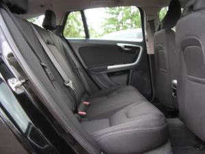 Black Volvo V60 2014 in Sigulda, with an engine capacity of 2.00 L and mileage of 219 thousand km for 7950 €, photo 25 on AUTOMOTO.COM.LV