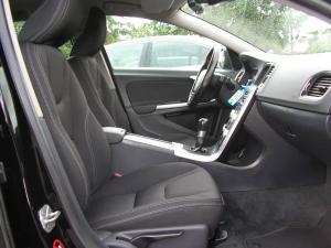 Black Volvo V60 2014 in Sigulda, with an engine capacity of 2.00 L and mileage of 219 thousand km for 7950 €, photo 26 on AUTOMOTO.COM.LV