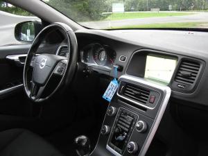 Black Volvo V60 2014 in Sigulda, with an engine capacity of 2.00 L and mileage of 219 thousand km for 7950 €, photo 27 on AUTOMOTO.COM.LV