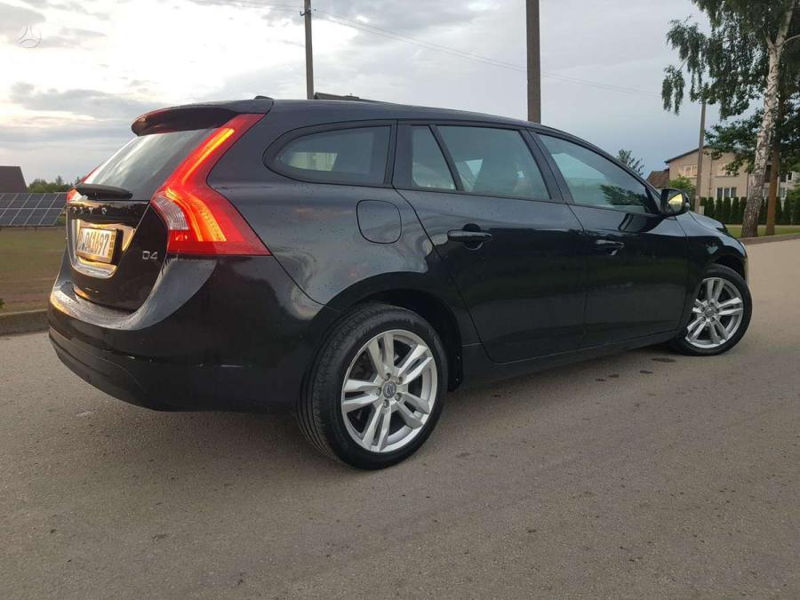Melns Volvo V60 2014 Pakruojis, ar dzinēja tilpumu 1.98 L un nobraukumu 180 tūkst. km par 8199 €, foto 8 vietnē AUTOMOTO.COM.LV
