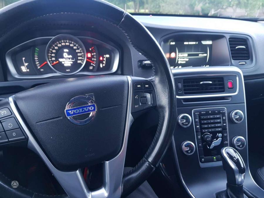 Melns Volvo V60 2014 Pakruojis, ar dzinēja tilpumu 1.98 L un nobraukumu 180 tūkst. km par 8199 €, foto 13 vietnē AUTOMOTO.COM.LV