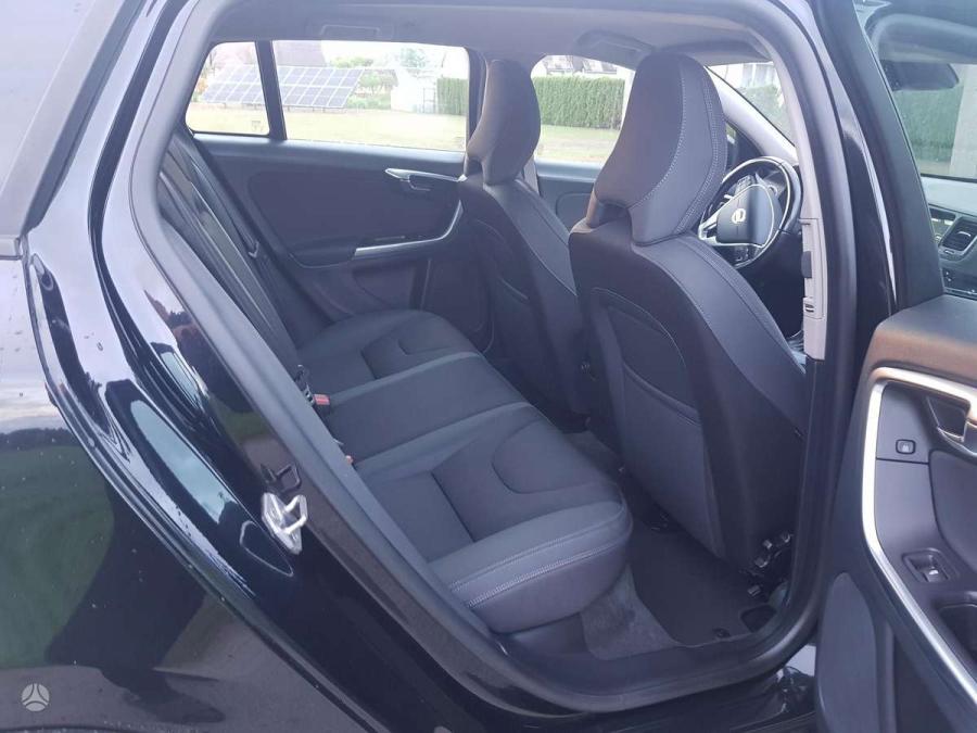 Melns Volvo V60 2014 Pakruojis, ar dzinēja tilpumu 1.98 L un nobraukumu 180 tūkst. km par 8199 €, foto 20 vietnē AUTOMOTO.COM.LV