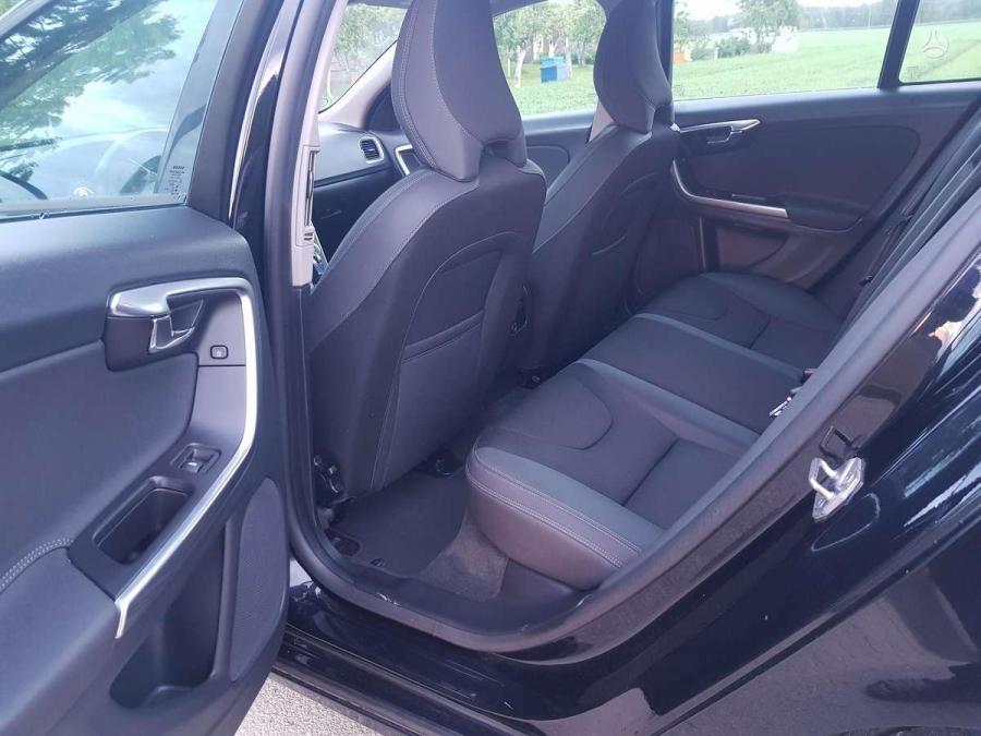Melns Volvo V60 2014 Pakruojis, ar dzinēja tilpumu 1.98 L un nobraukumu 180 tūkst. km par 8199 €, foto 21 vietnē AUTOMOTO.COM.LV