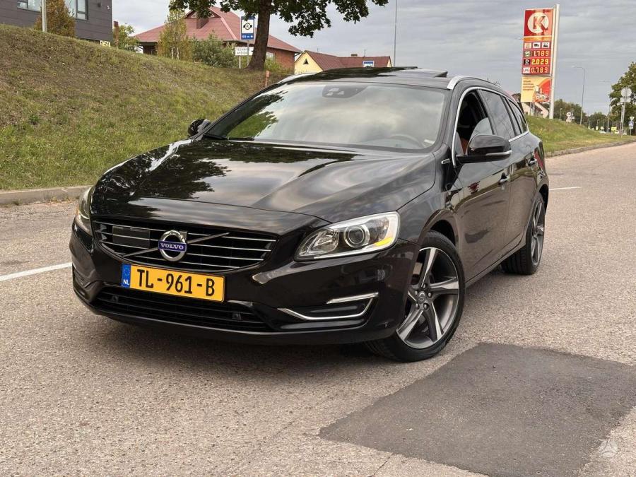 Black Volvo V60 2014 in Jonava, with an engine capacity of 2.40 L and mileage of 266 thousand km for 8250 €, photo 1 on AUTOMOTO.COM.LV