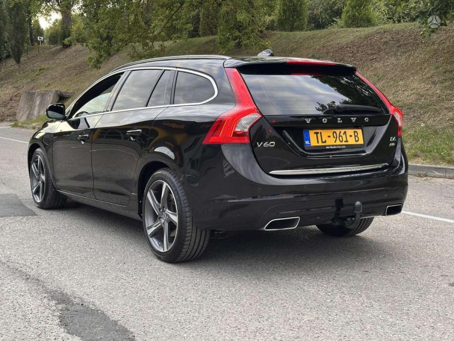 Black Volvo V60 2014 in Jonava, with an engine capacity of 2.40 L and mileage of 266 thousand km for 8250 €, photo 6 on AUTOMOTO.COM.LV