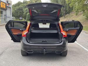 Black Volvo V60 2014 in Jonava, with an engine capacity of 2.40 L and mileage of 266 thousand km for 8250 €, photo 9 on AUTOMOTO.COM.LV