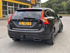 Black Volvo V60 2014 in Jonava, with an engine capacity of 2.40 L and mileage of 266 thousand km for 8250 €, photo 10 on AUTOMOTO.COM.LV