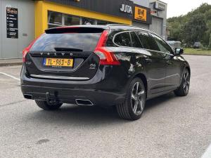 Black Volvo V60 2014 in Jonava, with an engine capacity of 2.40 L and mileage of 266 thousand km for 8250 €, photo 11 on AUTOMOTO.COM.LV