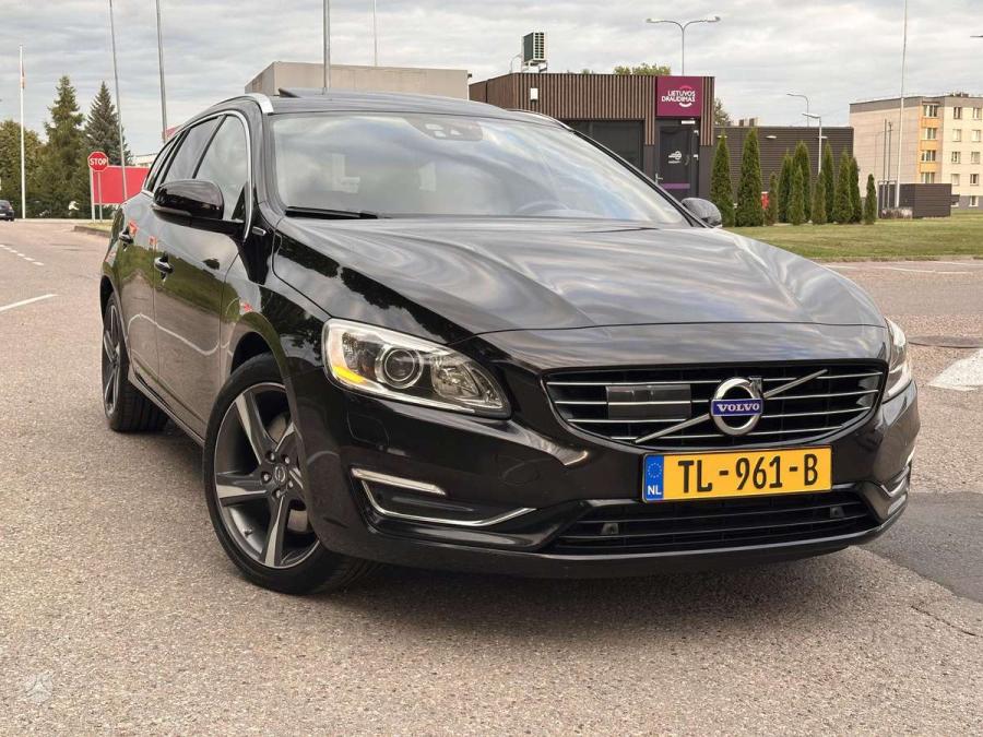 Black Volvo V60 2014 in Jonava, with an engine capacity of 2.40 L and mileage of 266 thousand km for 8250 €, photo 15 on AUTOMOTO.COM.LV