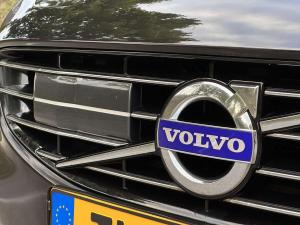 Black Volvo V60 2014 in Jonava, with an engine capacity of 2.40 L and mileage of 266 thousand km for 8250 €, photo 18 on AUTOMOTO.COM.LV