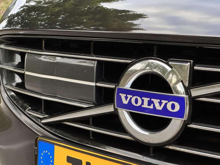 Black Volvo V60 2014 in Jonava, with an engine capacity of 2.40 L and mileage of 266 thousand km for 8250 €, photo 18 on AUTOMOTO.COM.LV