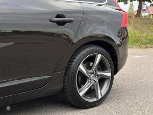 Black Volvo V60 2014 in Jonava, with an engine capacity of 2.40 L and mileage of 266 thousand km for 8250 €, photo 20 on AUTOMOTO.COM.LV