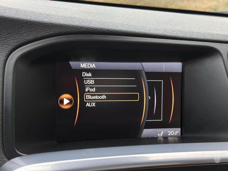 Black Volvo V60 2014 in Jonava, with an engine capacity of 2.40 L and mileage of 266 thousand km for 8250 €, photo 30 on AUTOMOTO.COM.LV