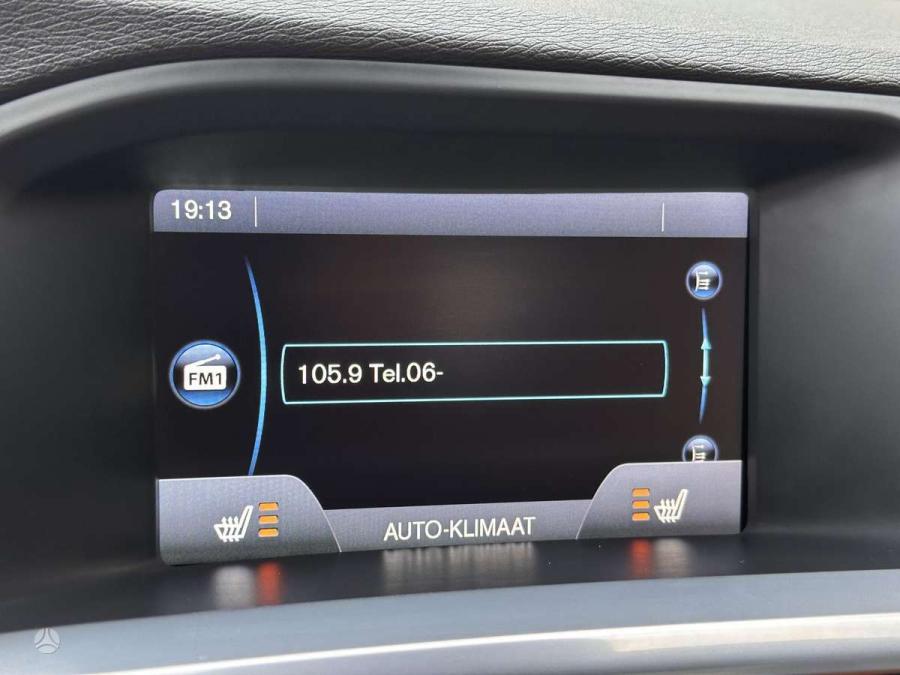Black Volvo V60 2014 in Jonava, with an engine capacity of 2.40 L and mileage of 266 thousand km for 8250 €, photo 31 on AUTOMOTO.COM.LV