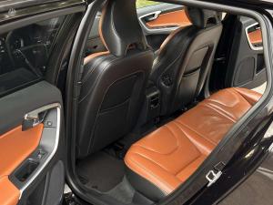 Black Volvo V60 2014 in Jonava, with an engine capacity of 2.40 L and mileage of 266 thousand km for 8250 €, photo 35 on AUTOMOTO.COM.LV