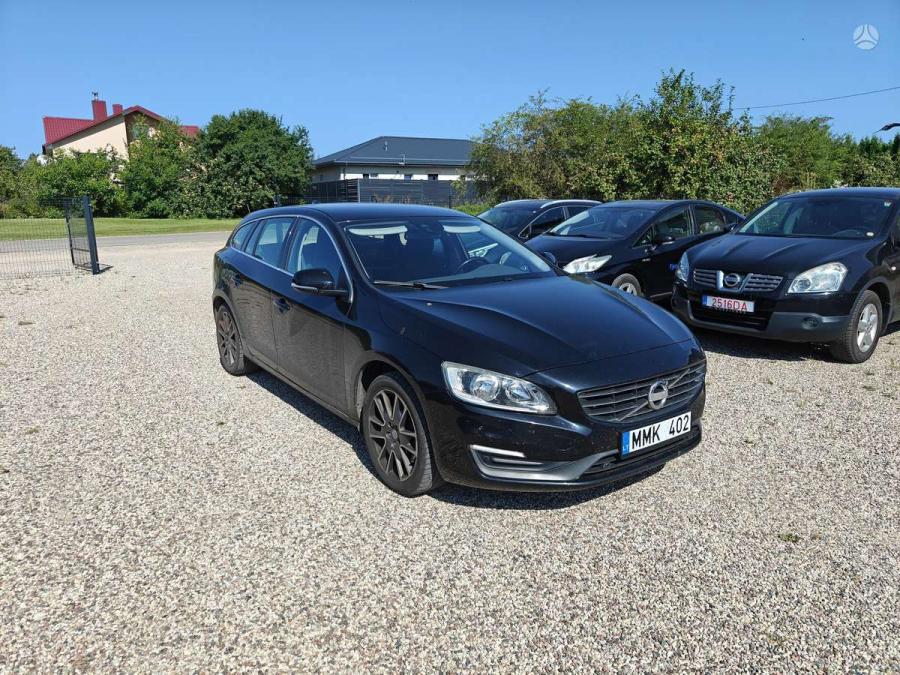 Black Volvo V60 2014 in Vilnius, with an engine capacity of 1.56 L and mileage of 344 thousand km for 5500 €, photo 1 on AUTOMOTO.COM.LV