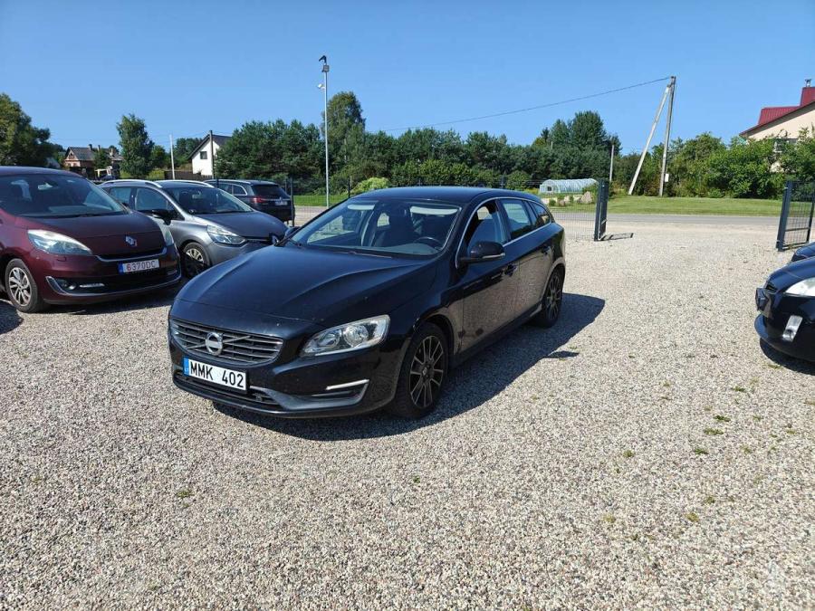 Black Volvo V60 2014 in Vilnius, with an engine capacity of 1.56 L and mileage of 344 thousand km for 5500 €, photo 4 on AUTOMOTO.COM.LV