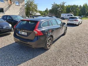 Black Volvo V60 2014 in Vilnius, with an engine capacity of 1.56 L and mileage of 344 thousand km for 5500 €, photo 5 on AUTOMOTO.COM.LV