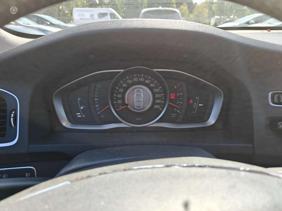 Black Volvo V60 2014 in Vilnius, with an engine capacity of 1.56 L and mileage of 344 thousand km for 5500 €, photo 11 on AUTOMOTO.COM.LV