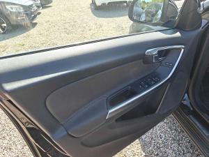 Black Volvo V60 2014 in Vilnius, with an engine capacity of 1.56 L and mileage of 344 thousand km for 5500 €, photo 12 on AUTOMOTO.COM.LV
