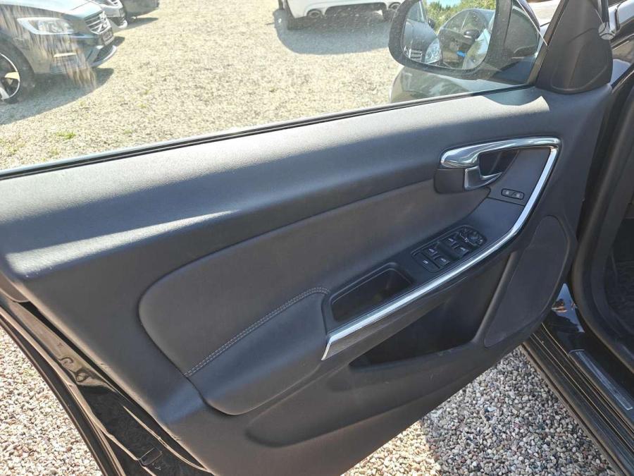 Black Volvo V60 2014 in Vilnius, with an engine capacity of 1.56 L and mileage of 344 thousand km for 5500 €, photo 12 on AUTOMOTO.COM.LV