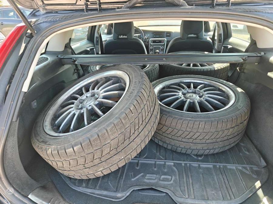 Black Volvo V60 2014 in Vilnius, with an engine capacity of 1.56 L and mileage of 344 thousand km for 5500 €, photo 14 on AUTOMOTO.COM.LV