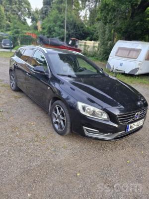 Melns Volvo V60 2014 Rīga, ar dzinēja tilpumu 1.60 L un nobraukumu 220 tūkst. km par 6700 €, foto  vietnē AUTOMOTO.COM.LV