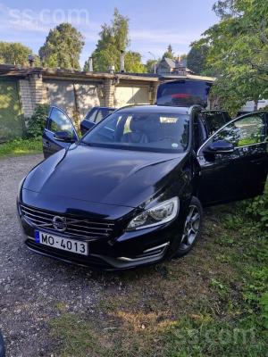 Black Volvo V60 2014 in Riga, with an engine capacity of 1.60 L and mileage of 220 thousand km for 6700 €, photo  on AUTOMOTO.COM.LV