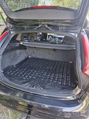 Black Volvo V60 2014 in Riga, with an engine capacity of 1.60 L and mileage of 220 thousand km for 6700 €, photo 5 on AUTOMOTO.COM.LV