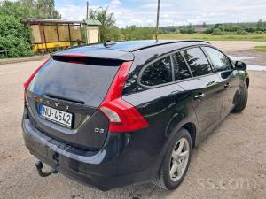Black Volvo V60 2014 in Preili, with an engine capacity of 2.00 L and mileage of 358 thousand km for 5200 €, photo 4 on AUTOMOTO.COM.LV