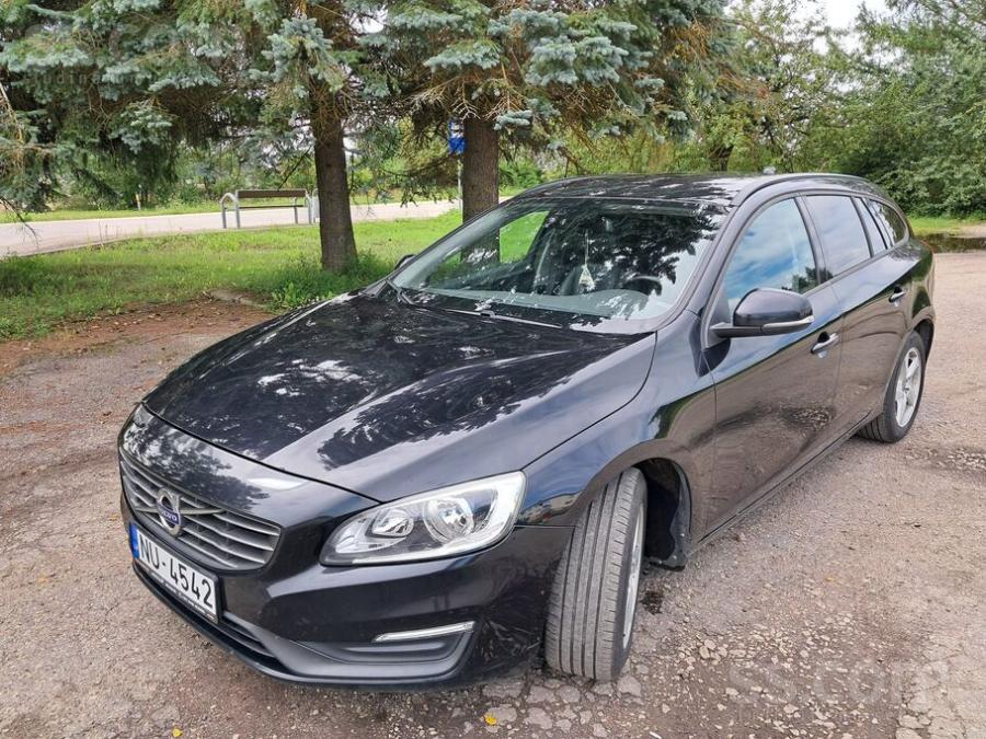 Black Volvo V60 2014 in Preili, with an engine capacity of 2.00 L and mileage of 358 thousand km for 5200 €, photo 7 on AUTOMOTO.COM.LV