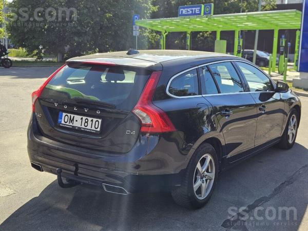 Melns Volvo V60 2014 Rīga, ar dzinēja tilpumu 2.00 L un nobraukumu 269 tūkst. km par 7000 €, foto 2 vietnē AUTOMOTO.COM.LV