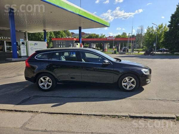 Melns Volvo V60 2014 Rīga, ar dzinēja tilpumu 2.00 L un nobraukumu 269 tūkst. km par 7000 €, foto 3 vietnē AUTOMOTO.COM.LV