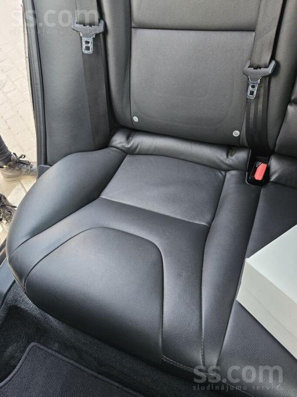 Melns Volvo V60 2014 Rīga, ar dzinēja tilpumu 2.00 L un nobraukumu 269 tūkst. km par 7000 €, foto 6 vietnē AUTOMOTO.COM.LV