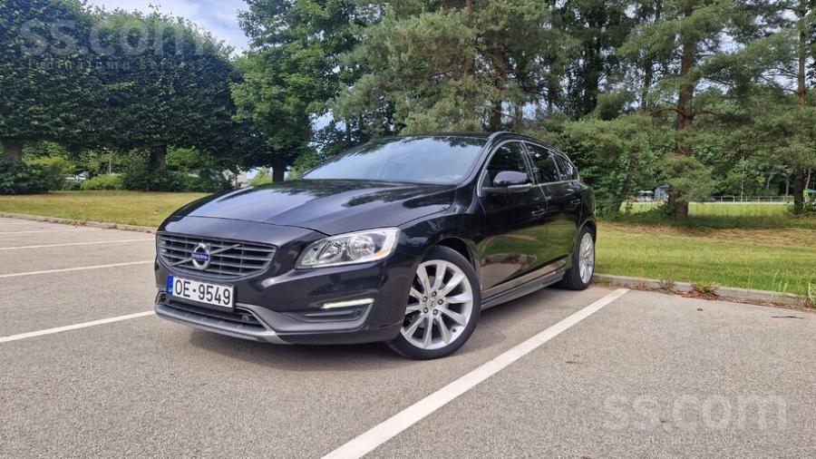 Black Volvo V60 2014 in Riga, with an engine capacity of 2.00 L and mileage of 175 thousand km for 9500 €, photo 1 on AUTOMOTO.COM.LV