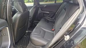 Black Volvo V60 2014 in Riga, with an engine capacity of 2.00 L and mileage of 175 thousand km for 9500 €, photo 8 on AUTOMOTO.COM.LV