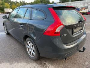Black Volvo V60 2014 in Raseiniai, with an engine capacity of 1.98 L and mileage of 250 thousand km for 5900 €, photo 4 on AUTOMOTO.COM.LV