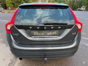 Black Volvo V60 2014 in Raseiniai, with an engine capacity of 1.98 L and mileage of 250 thousand km for 5900 €, photo 5 on AUTOMOTO.COM.LV