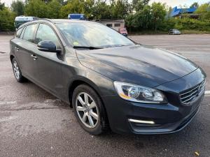 Black Volvo V60 2014 in Raseiniai, with an engine capacity of 1.98 L and mileage of 250 thousand km for 5900 €, photo 8 on AUTOMOTO.COM.LV