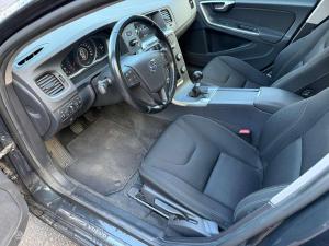 Black Volvo V60 2014 in Raseiniai, with an engine capacity of 1.98 L and mileage of 250 thousand km for 5900 €, photo 10 on AUTOMOTO.COM.LV