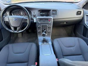 Black Volvo V60 2014 in Raseiniai, with an engine capacity of 1.98 L and mileage of 250 thousand km for 5900 €, photo 11 on AUTOMOTO.COM.LV