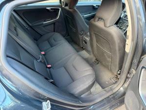 Black Volvo V60 2014 in Raseiniai, with an engine capacity of 1.98 L and mileage of 250 thousand km for 5900 €, photo 15 on AUTOMOTO.COM.LV