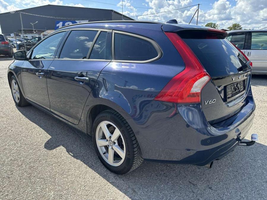 Melns Volvo V60 2014 Kauņa, ar dzinēja tilpumu 1.56 L un nobraukumu 248 tūkst. km par 6550 €, foto 24 vietnē AUTOMOTO.COM.LV