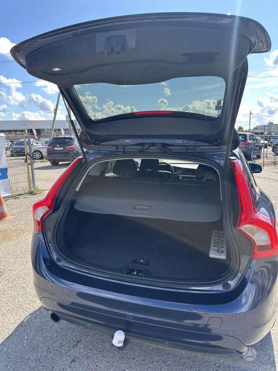 Melns Volvo V60 2014 Kauņa, ar dzinēja tilpumu 1.56 L un nobraukumu 248 tūkst. km par 6550 €, foto 25 vietnē AUTOMOTO.COM.LV