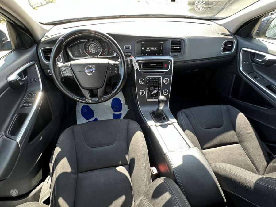 Melns Volvo V60 2014 Kauņa, ar dzinēja tilpumu 1.56 L un nobraukumu 248 tūkst. km par 6550 €, foto 30 vietnē AUTOMOTO.COM.LV