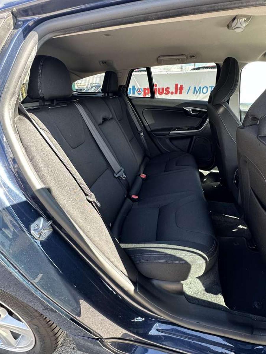 Melns Volvo V60 2014 Kauņa, ar dzinēja tilpumu 1.56 L un nobraukumu 248 tūkst. km par 6550 €, foto 31 vietnē AUTOMOTO.COM.LV