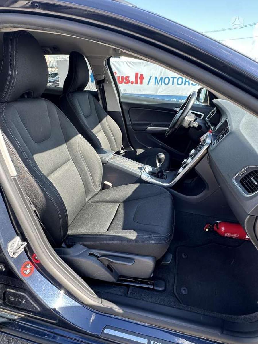 Melns Volvo V60 2014 Kauņa, ar dzinēja tilpumu 1.56 L un nobraukumu 248 tūkst. km par 6550 €, foto 33 vietnē AUTOMOTO.COM.LV