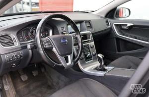 Melns Volvo V60 2014 Jonava, ar dzinēja tilpumu 2.00 L un nobraukumu 363 tūkst. km par 3350 €, foto 8 vietnē AUTOMOTO.COM.LV