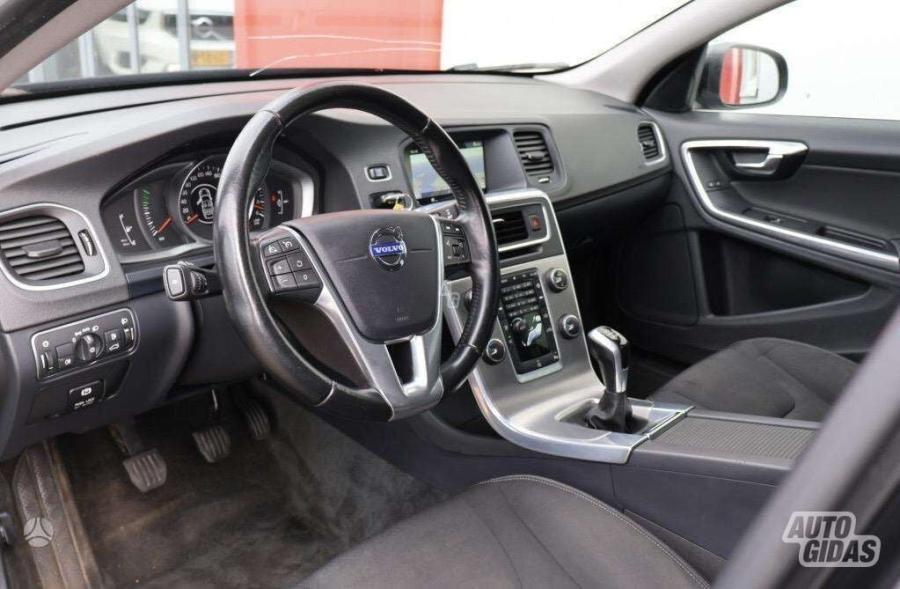 Melns Volvo V60 2014 Jonava, ar dzinēja tilpumu 2.00 L un nobraukumu 363 tūkst. km par 3350 €, foto 8 vietnē AUTOMOTO.COM.LV
